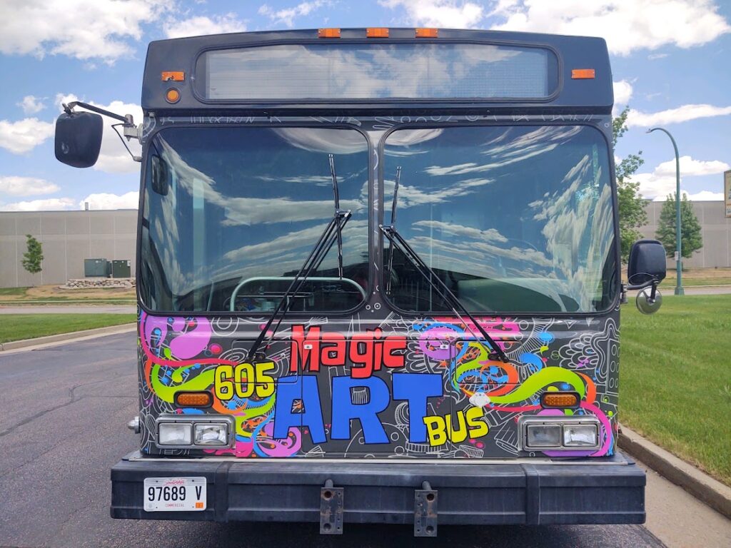 605 Magic Art Bus – A Mobile Art Studio